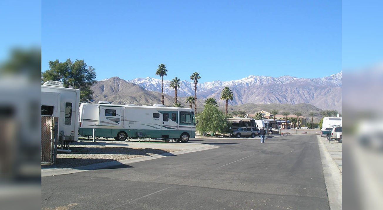 Palm Springs Oasis RV Resort - Cathedral City | Authentik