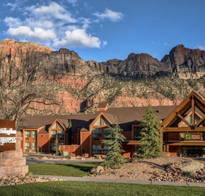 Holiday Inn Express Springdale Hotel - Zion | Authentik