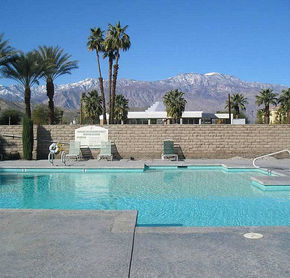 Palm Springs Oasis RV Resort - Cathedral City | Authentik