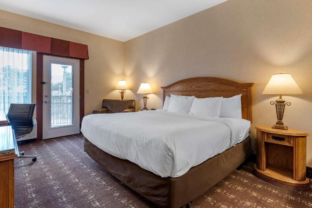 Kathryn Riverfront Inn - Seaside : Rates, photos and reviews